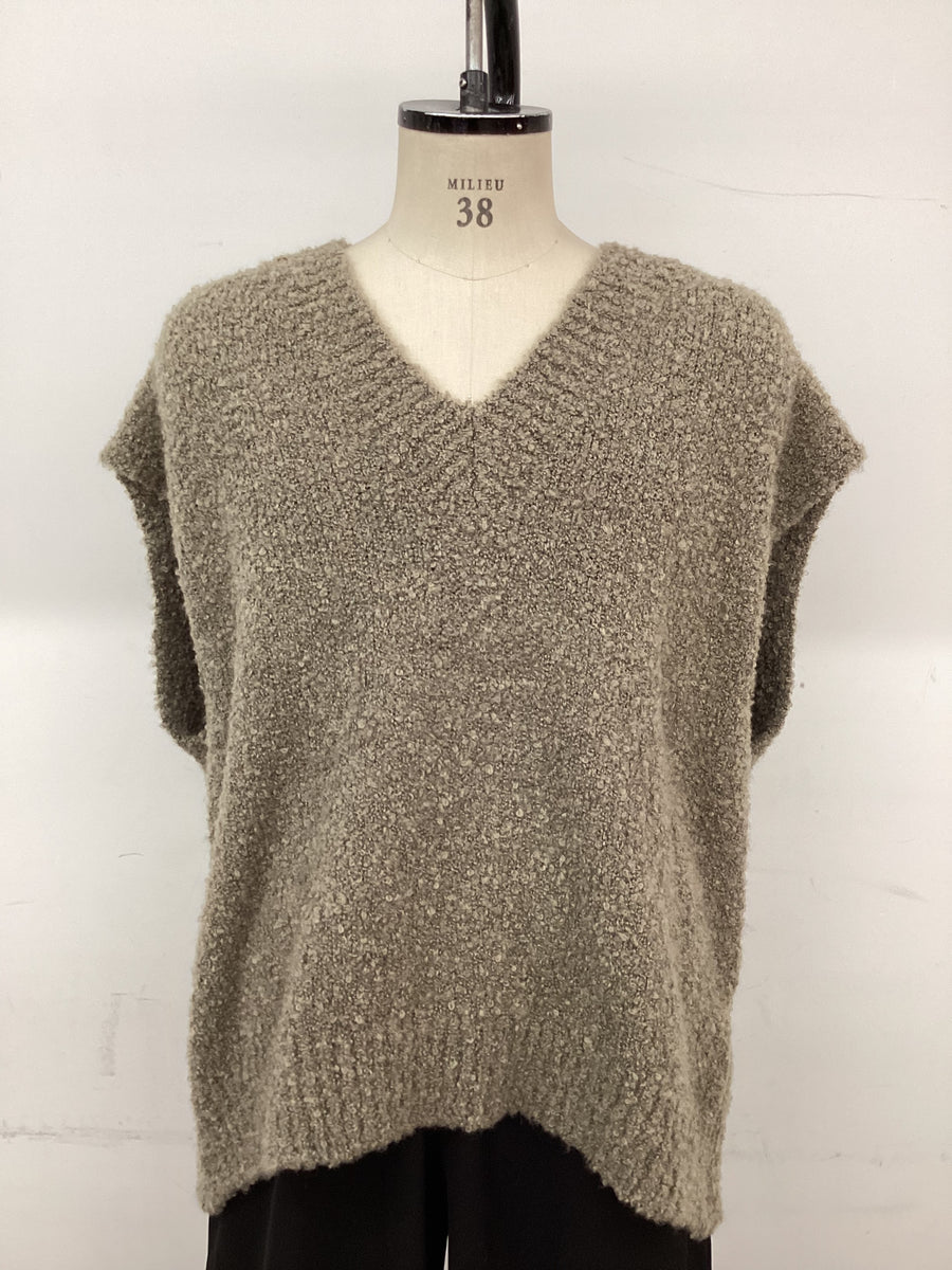 DOWNY BUCLE OVER-FIT KNIT VEST – ALAND USA